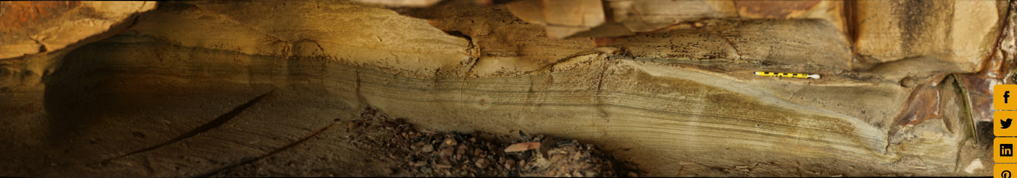 Heavy mineral sands in planar laminations