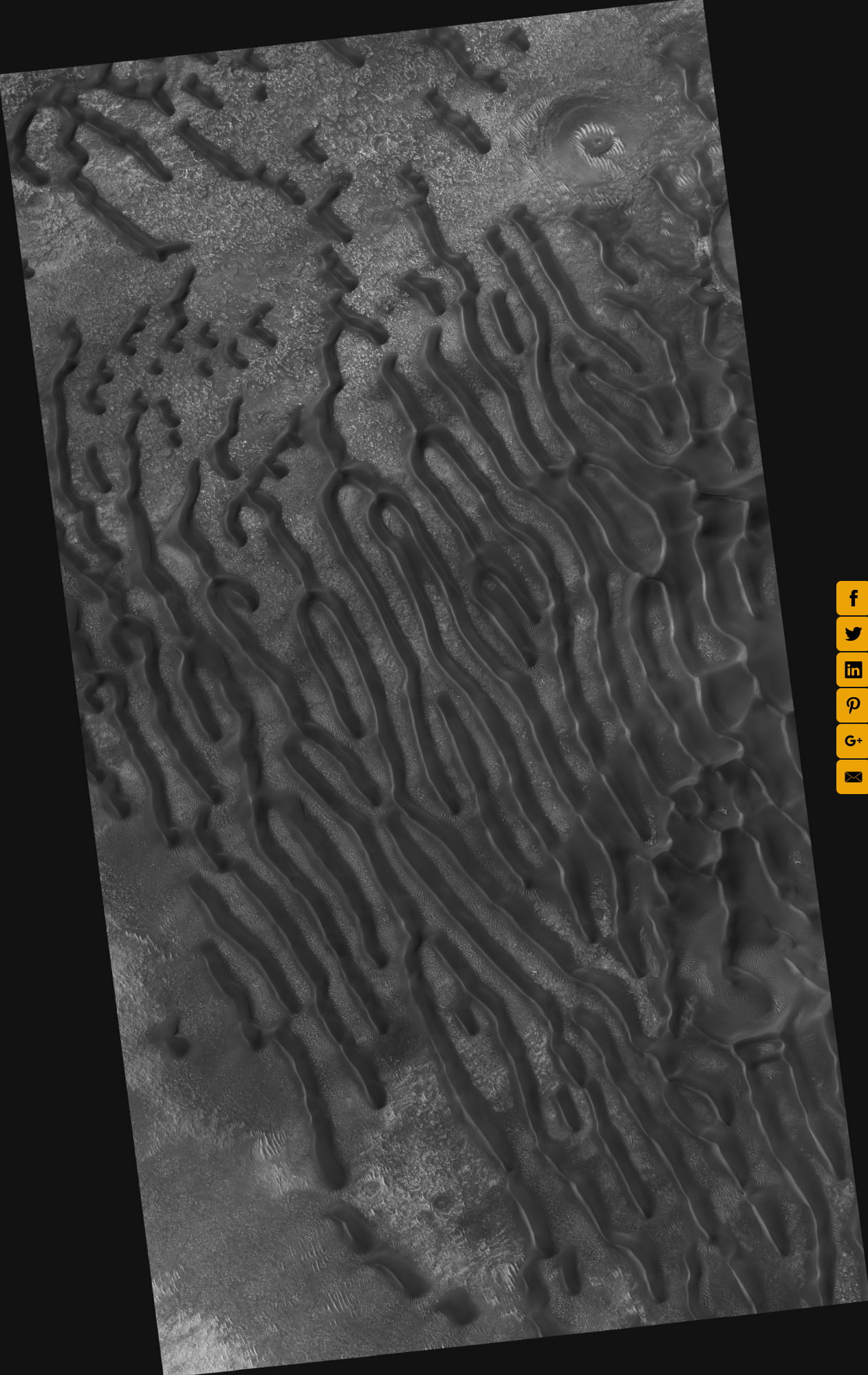 ESP_023829_1350_RED (EN) The Millipedes of Mars? ArtAlienTV-Gigapans